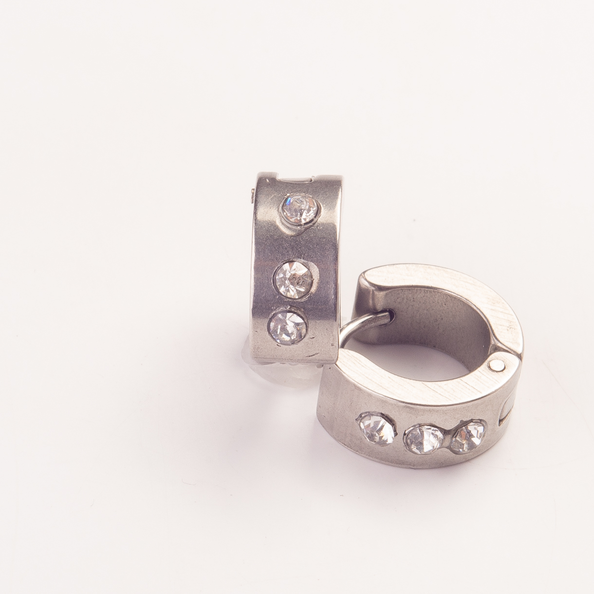 ARGOLLITA DE ACERO QUIRURGICO ANCHA CON ZIRCONIA-ACEQ10 - Royal Mayorista